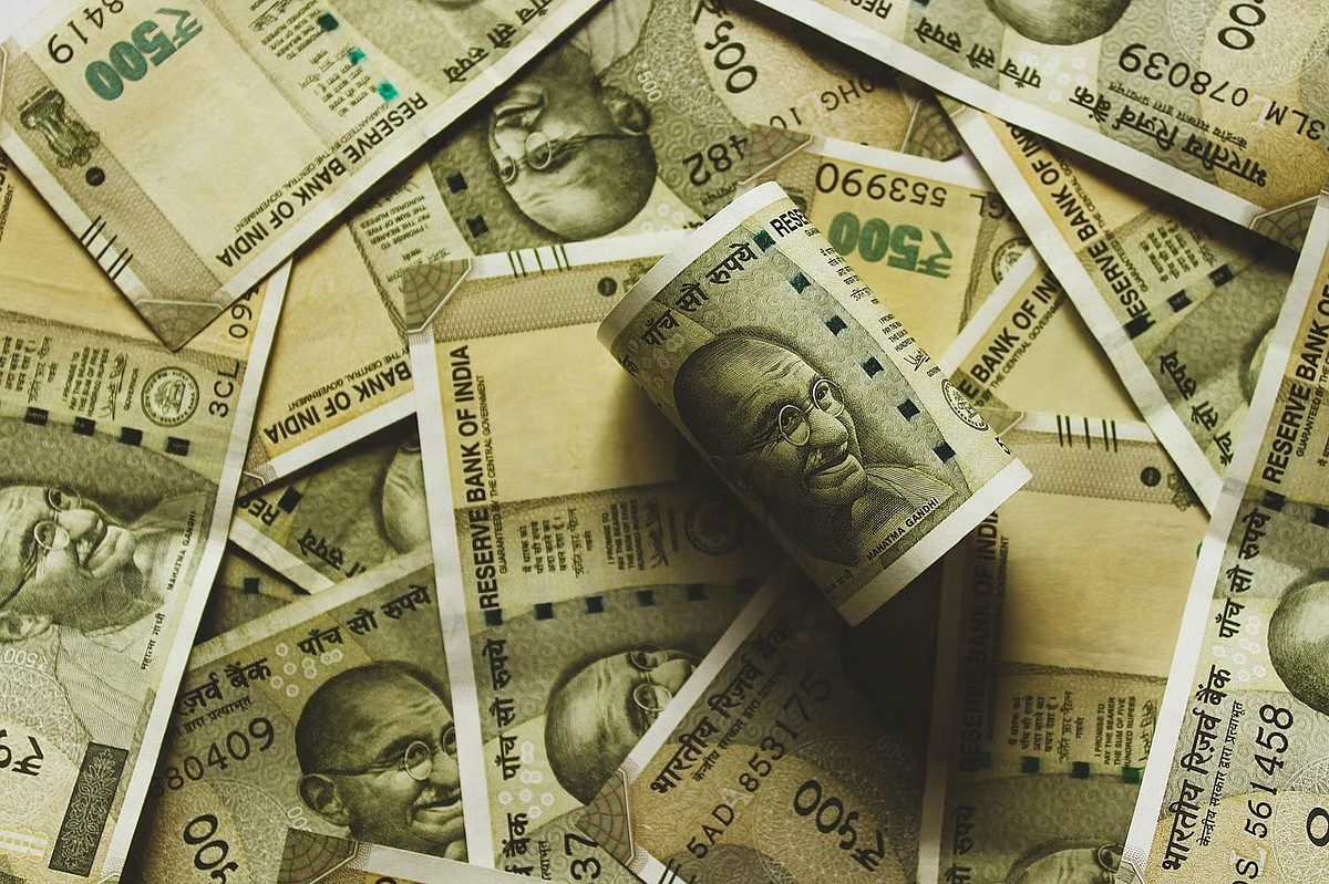 Rupee Hits All-Time Low At 92 Vs Dollar | INR Weakens Amid Global Cues